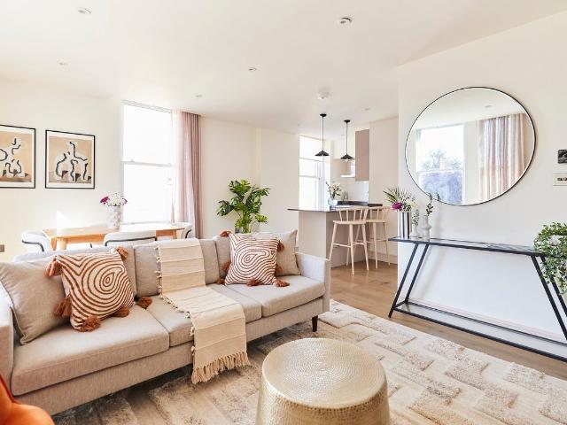 Atheldene Road SW18, 2 bed flat to rent, £4,000 pcm | PrimeLocation