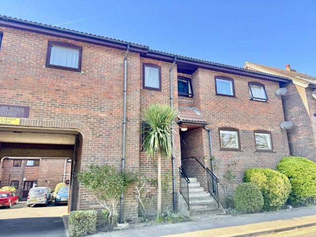 Athelstan Court, St Thomas Park. 1 bed flat to rent £1,000 pcm £231 pw