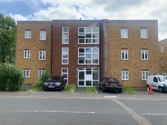 Athelstan Road, Romford RM3, 2 bed flat to rent, £1,800 pcm | PrimeLocation