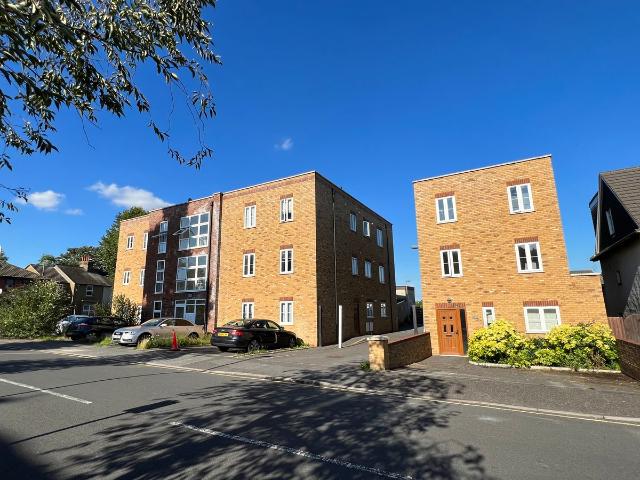 Athelstan Road, Romford RM3, 3 bed flat to rent, £2,200 pcm | PrimeLocation