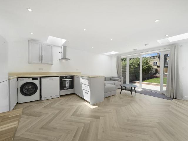 Athelstane Grove, Bow E3 5 bed terraced house to rent £5,000 pcm £1,154 pw