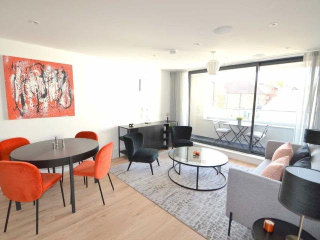 Athenaeum Road, London N20, 2 bed flat to rent, £1,800 pcm | PrimeLocation