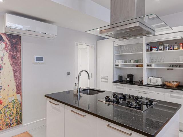 Atherstone Mews, South Kensington. 3 bed mews to rent £7,800 pcm £1,800 pw