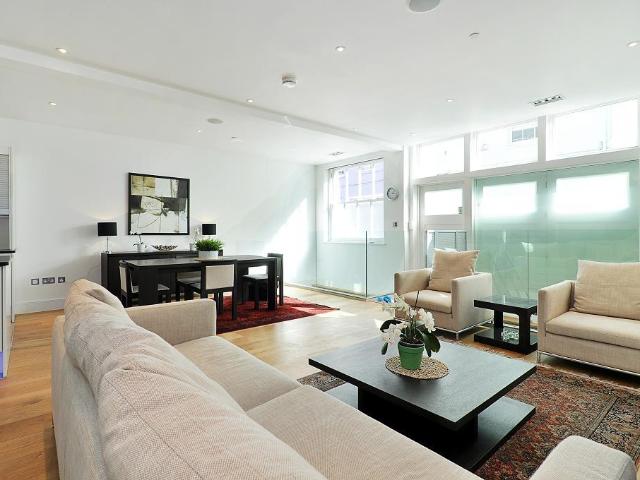 Atherstone Mews, South Kensington. 3 bed mews to rent £8,500 pcm £1,962 pw