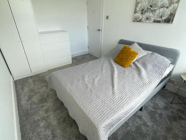 Atherstone Road 75ATHE Room 3