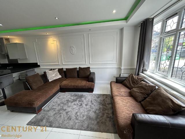 Atherton Road, ILFORD IG5 2 bed flat to rent £2,000 pcm £462 pw