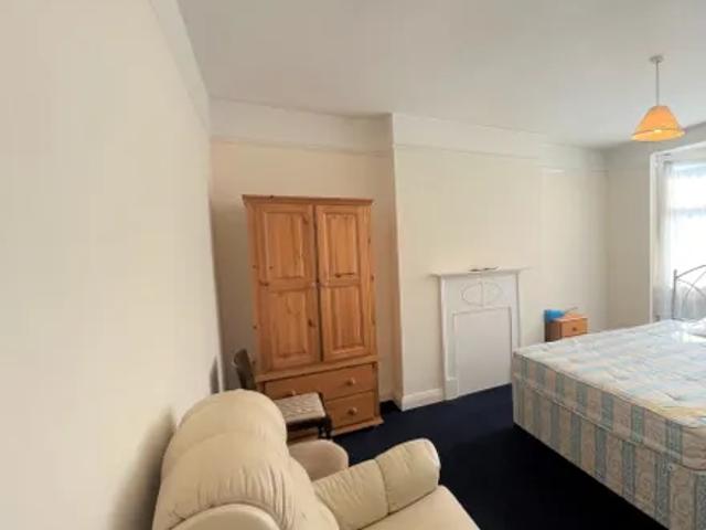 Athlone Road, London, SW2 2EE, United Kingdom | 2 bed apartment for rent #165753539 | Rentberry