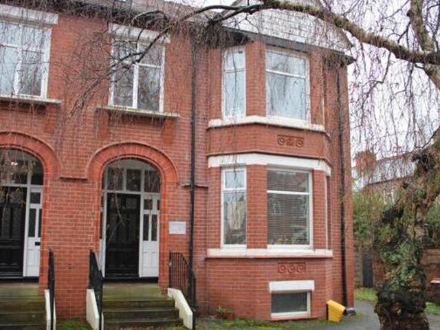 Athol Road, Whalley Range, 2 Bedroom Flat