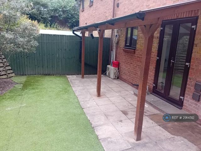 Athol Square, London, E14 2 bed terraced house to rent £2,100 pcm £485 pw