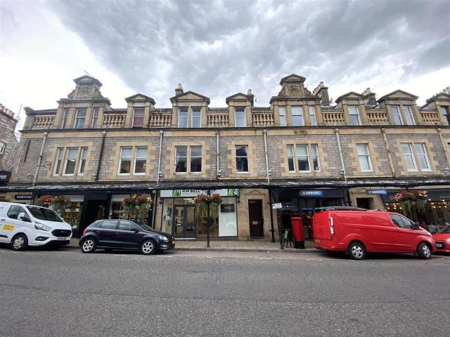 Atholl Road, Pitlochry 2 bed flat to rent £1,000 pcm £231 pw