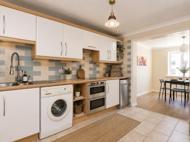 Atkyns Road Headington, Headington. 5 bed terraced house to rent £2,800 pcm £646 pw