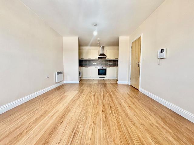 Atkins Gate, Gillingham ME8, 2 bed flat to rent, £1,350 pcm | PrimeLocation