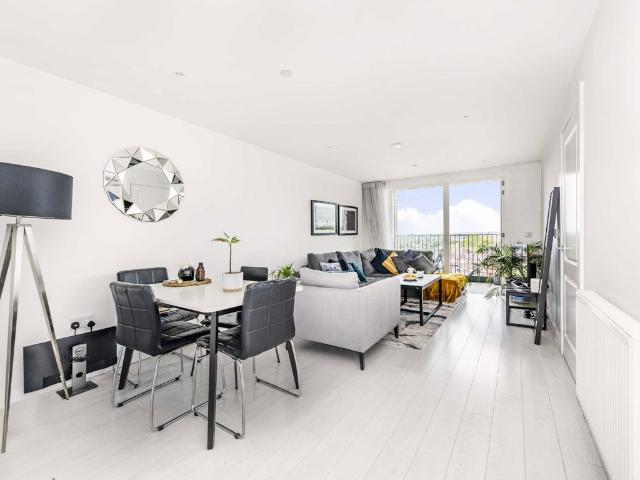 Atkins Square, Hackney E8, 2 bed flat to rent, £3,000 pcm | PrimeLocation