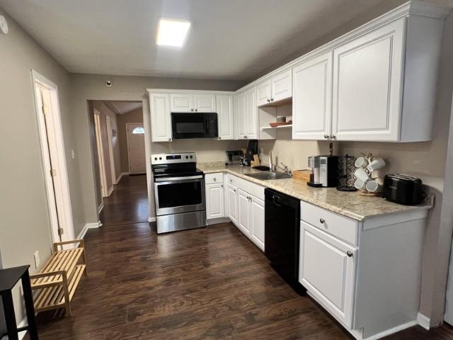 Atlanta Modern, Secure & SunFilled Newlyrenovated