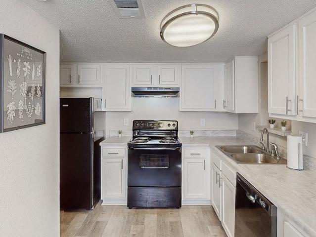 Atlanta Apartment with Dining area. Comfy & modern