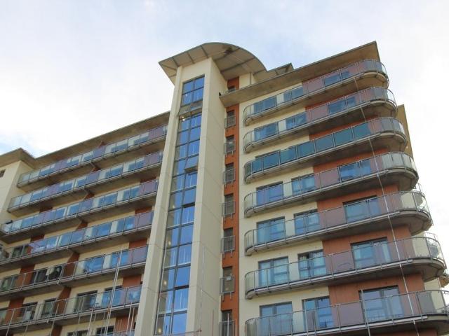 Atlanta Boulevard, Romford, Essex, RM1 2 bed flat to rent £1,650 pcm £381 pw