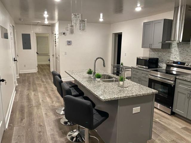Atlanta Centrally Located House with Dining area