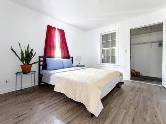 Atlanta Home, a 4 minute walk to bus stop Willingham Dr @ Colville Ave