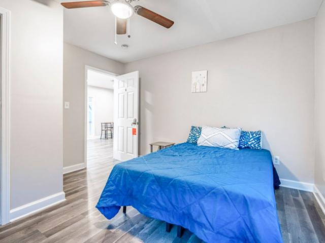 Atlanta House with Dining area. Beautiful & newly renovated