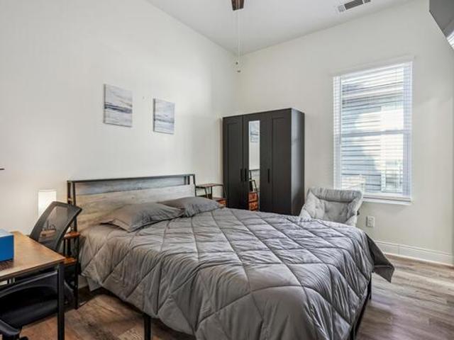 Atlanta House with Dining area. Newly renovated & modern | No Move In Fee, Free Wi Fi, Monthly Cleanings, Bus Stop 0.5 Miles Away, and Grocery Store 0.4 Miles Away