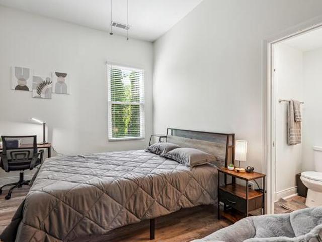 Atlanta House with Dining area. Newly renovated & modern | Free Wi Fi, Monthly Cleanings, Bus Stop 0.5 Miles Away, and Grocery Store 0.4 Miles Away