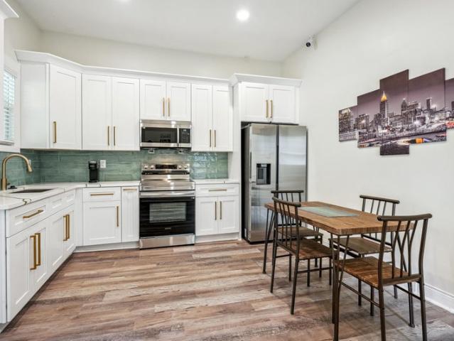 Atlanta House with Dining area. Newlyrenovated &