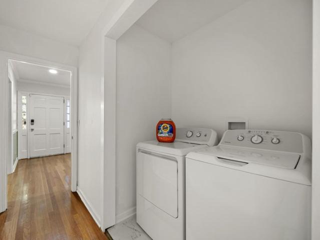 Atlanta House with Living room. Newlyrenovated & m