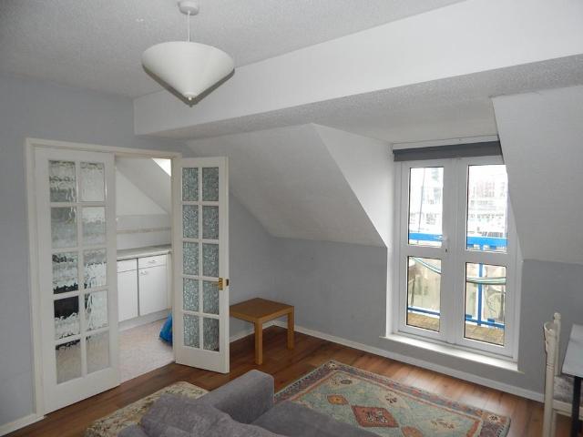 Atlantic Close, Southampton, SO14 2 bed flat to rent £1,150 pcm £265 pw