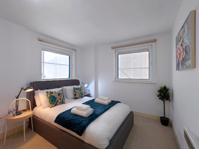 Atlantis Avenue, London E16, 2 bed flat to rent, £2,800 pcm | PrimeLocation