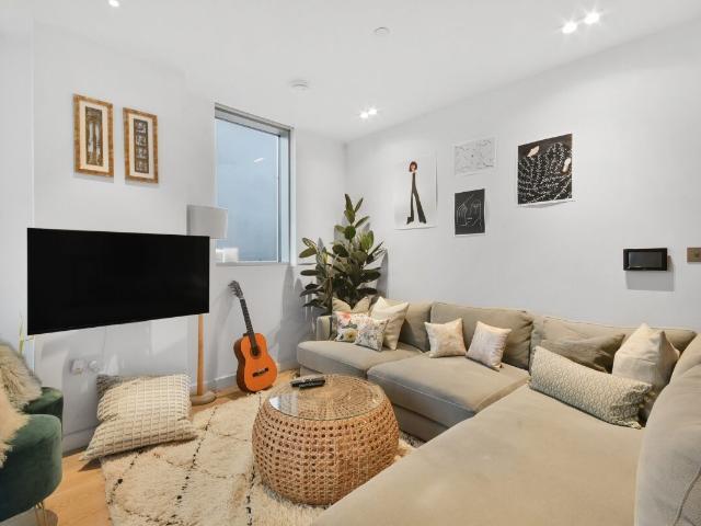 Atlas Building, City Road, London EC1V, 1 bed flat to rent, £3,337 pcm | PrimeLocation