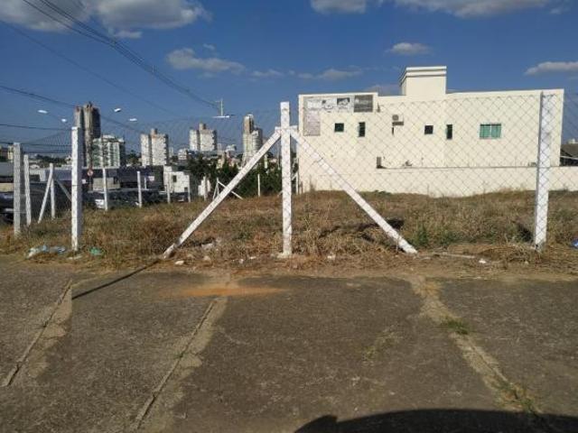 Confortável terreno residencial para venda em Jardim Residencial Maria Dulce, 635m²