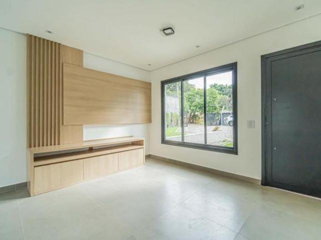 Atraente triplex para venda em Granja Viana com 3 quartos, sendo 3 suítes, 160m²