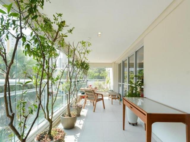 Deslumbrante apartamento para venda em Vila Mariana com 4 quartos, sendo 3 suítes, 200m²