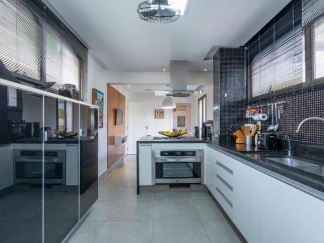 Funcional apartamento para venda em Vila Morumbi com 3 quartos, sendo 2 suítes, 271m²