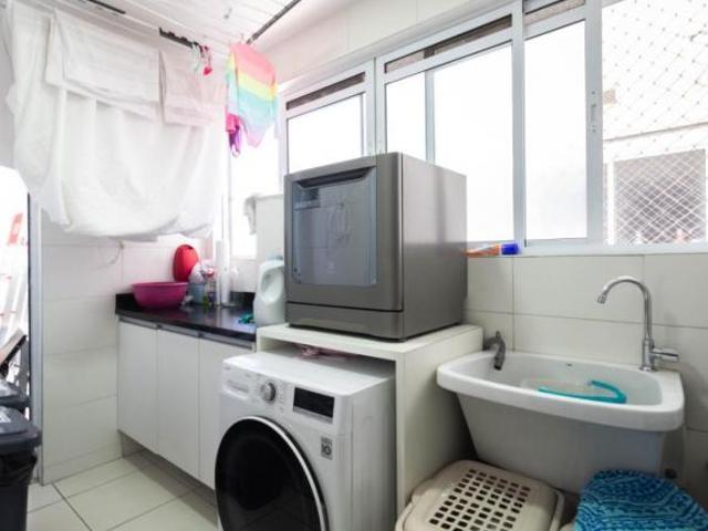 Confortável apartamento para venda e locação em Vila Anastácio com 3 quartos, sendo 3 suítes, 134m²
