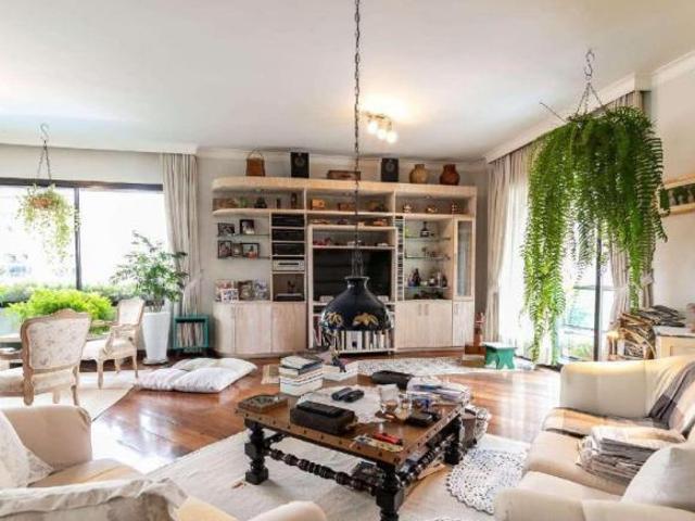 Agradável apartamento para venda em Indianópolis com 4 quartos, sendo 4 suítes, 242m²