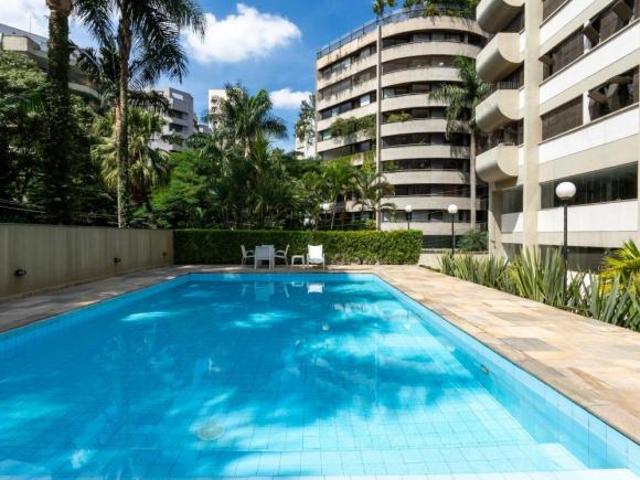 Aconchegante apartamento para venda em Vila Morumbi com 3 quartos, sendo 2 suítes, 271m²
