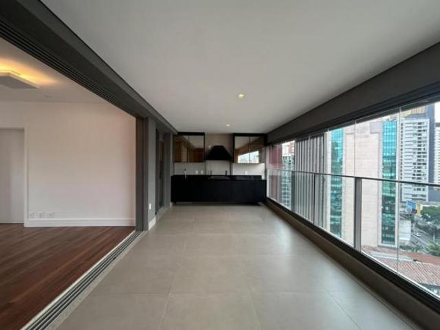 Imperdível apartamento para venda em Vila Nova Conceição com 3 quartos, sendo 3 suítes, 160m²