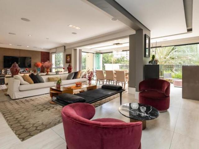 Atraente apartamento para venda em Vila Nova Conceição com 4 quartos, sendo 4 suítes, 246m²