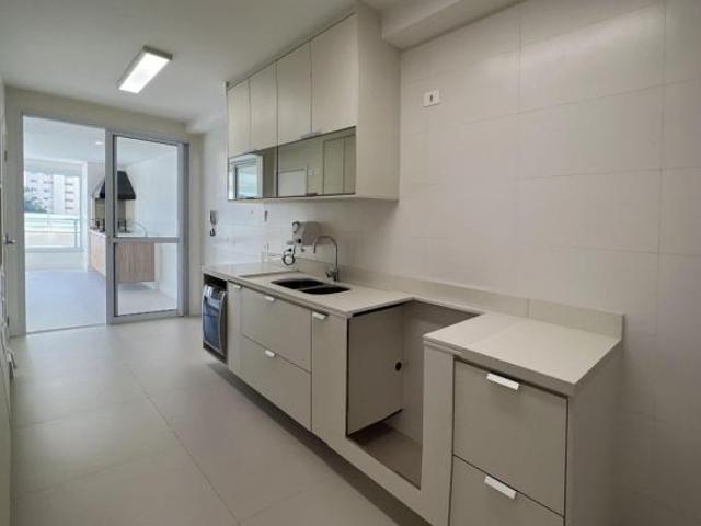 Atraente apartamento para venda em Vila Romana com 4 quartos, sendo 4 suítes, 189m²