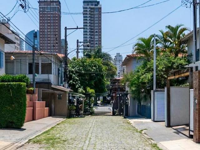 Excelente casa de vila para venda em Vila Nova Conceição com 3 quartos, sendo 1 suíte, 150m²