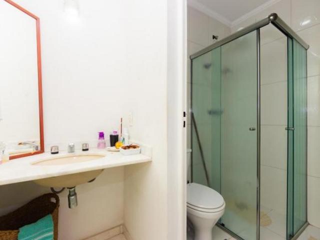 Atraente casa em condomínio para venda com 2 quartos, sendo 1 suíte, 93m²