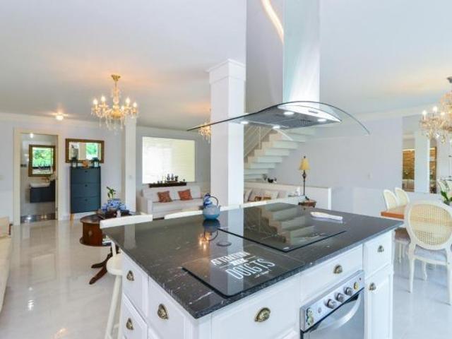 Atraente casa em condomínio para venda com 4 quartos, sendo 4 suítes, 270.53m² remaxfront#YSEN1