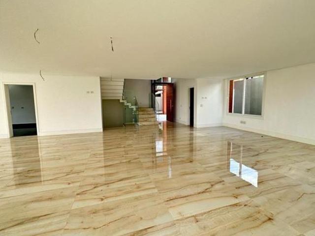 Elegante casa em condomínio para venda com 4 quartos, sendo 4 suítes, 786.97m² remaxares#LYY96