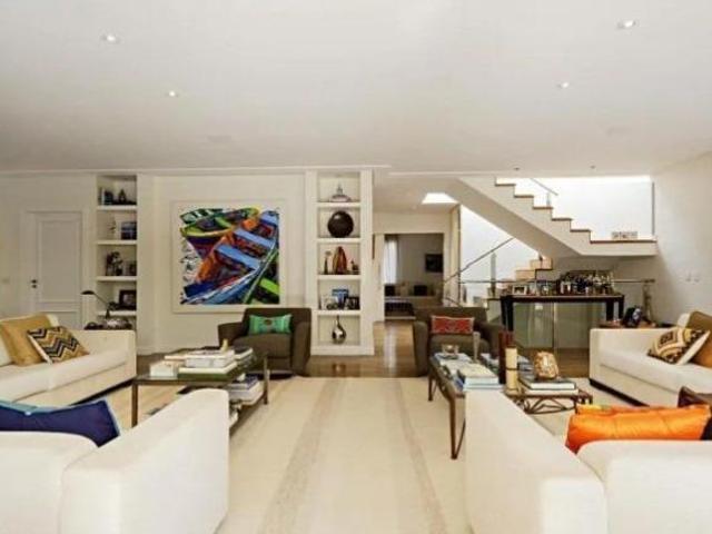 Versátil casa em condomínio para venda com 5 quartos, sendo 5 suítes, 700m² remaxincorp#N2DED