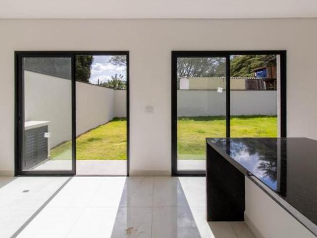 Agradável casa para venda em Caetetuba com 3 quartos, sendo 1 suíte, 104m²