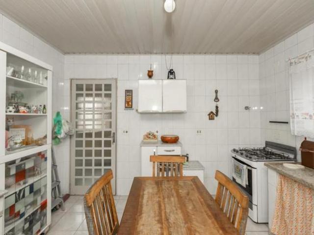 Versátil casa para venda em Chora Menino com 8 quartos, sendo 2 suítes, 104m²