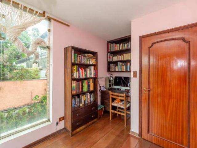 Imperdível casa para venda em City América com 4 quartos, sendo 1 suíte, 248m²