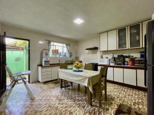 Versátil casa para venda em Jardim Itacolomi com 2 quartos, 130m²