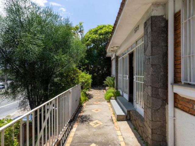 Atraente casa para venda em Lapa com 3 quartos, sendo 1 suíte, 377m²